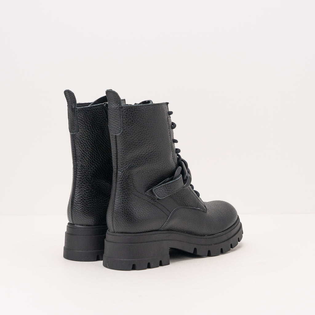 SEIALE BOTINES DE CORDONES LAR EN COLOR NEGRO | MOKSIN – Moksin
