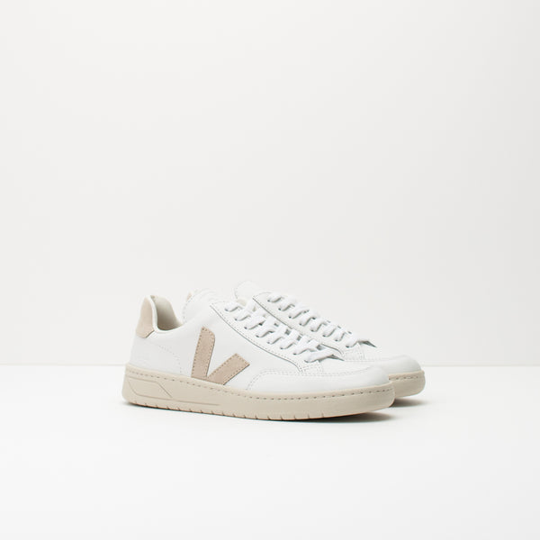 OUTLET VEJA – Moksin